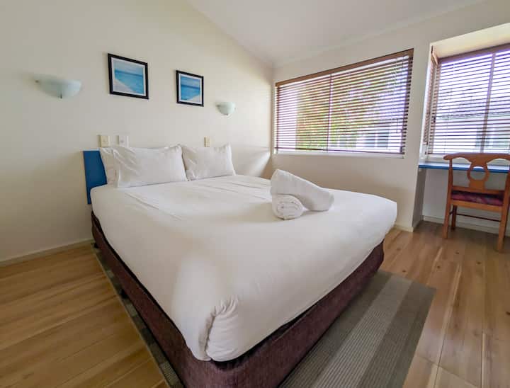 Couples Budget Stay On Noosa Parade! - Noosa Heads