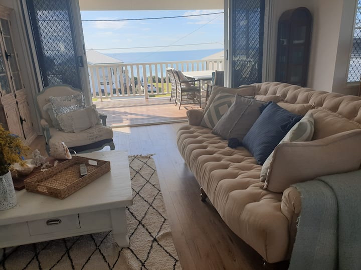 Beachside Escape With Stunning Water Views - Margate