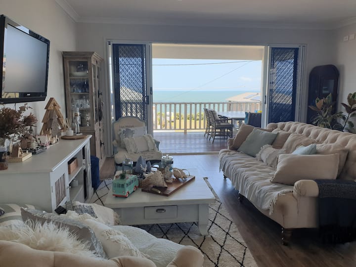 Amazing Beachfront House - Redcliffe