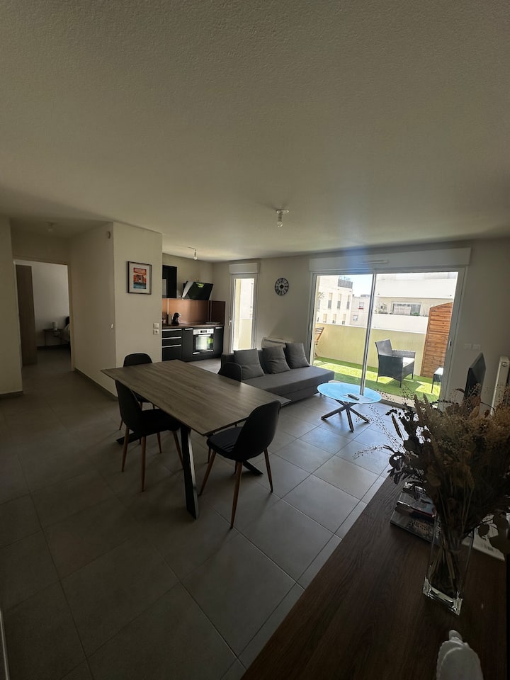 T3 Avec Terrasse Vue Patio + Parking Privé - Montpellier