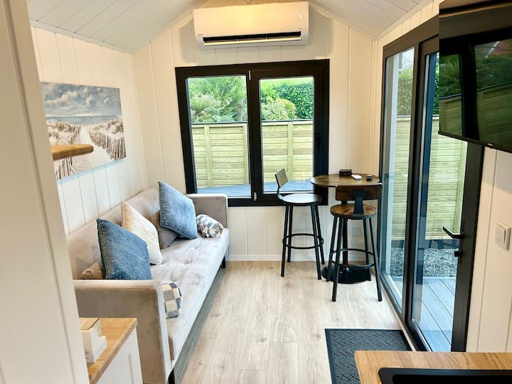The Gatwick Cabin With Airport Parking Available - Redhill