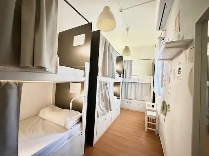 Hab Mixta 6 Pax -Exterior-hostal Mediterranean - Barcelona