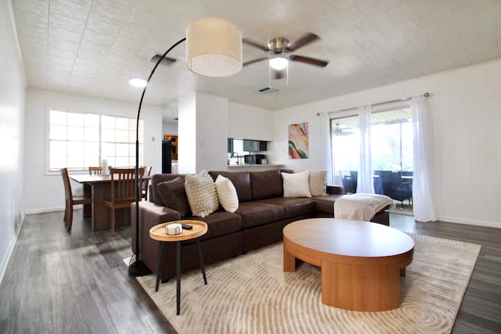 50% Off June | Spacious Screened-in Porch - Houma, LA