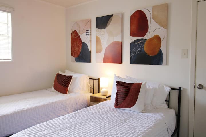 Newly Renovated• Spacious Home• Screened-in Porch - Houma, LA