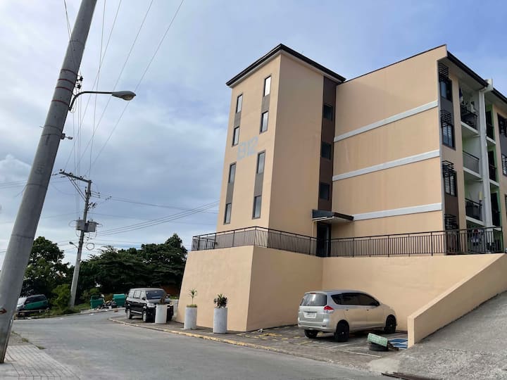 Golden Poppy Cozy Apartment - Cebu