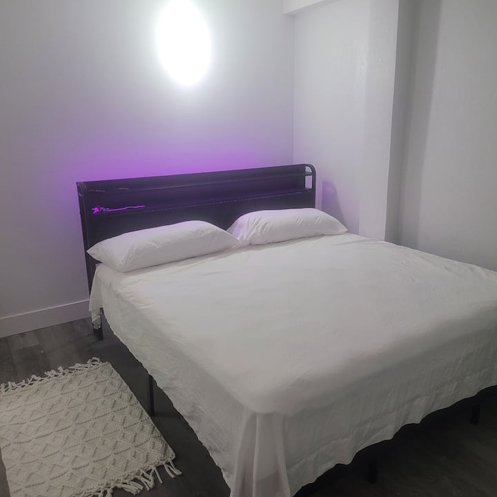 *New* Modern 1 Bedroom Apartment - Montserrat