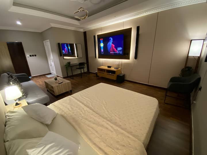 استوديو واسع بسماعات محيطية - قريب من الياسمين مول - Jeddah