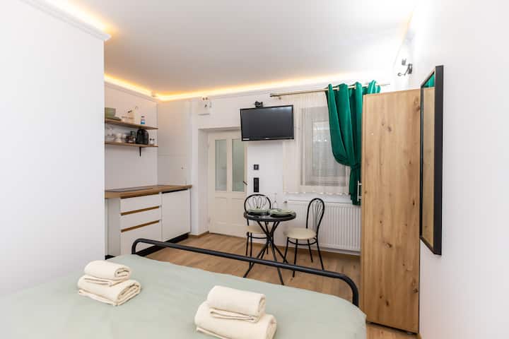 Studio Weiss In Old Town Brasov - 브라소브