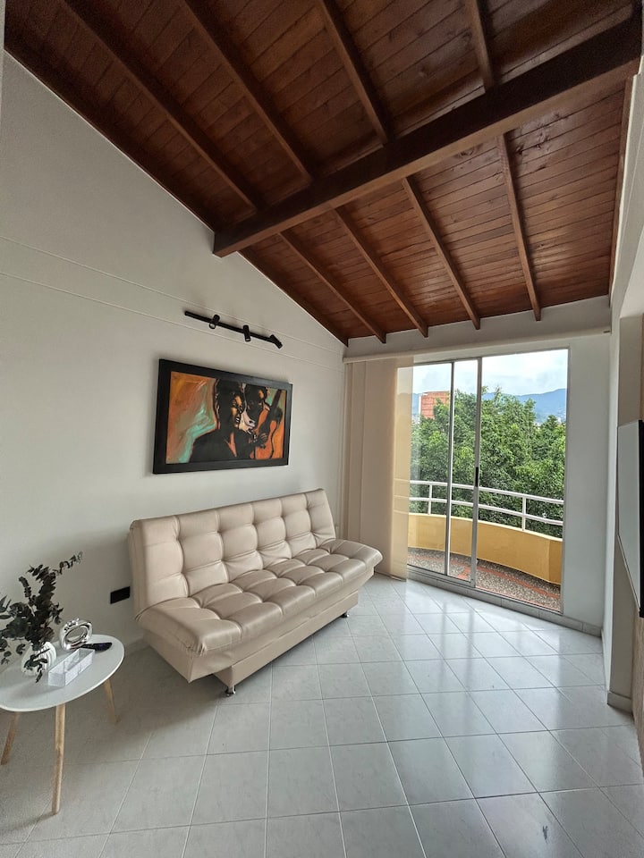 Hermoso Apto + Ubicación Top + Confort Total - Medellín