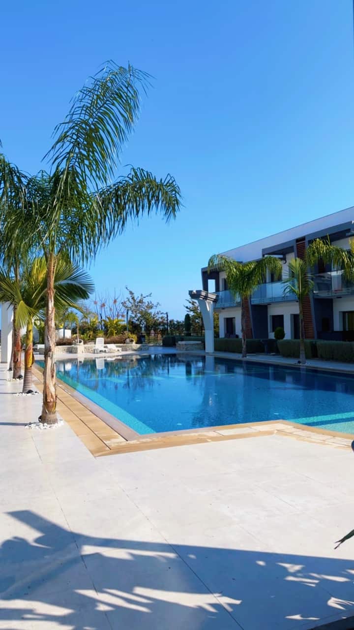 Girne’de Denize Yakın Havuzlu 1+1 Daire - Cyprus