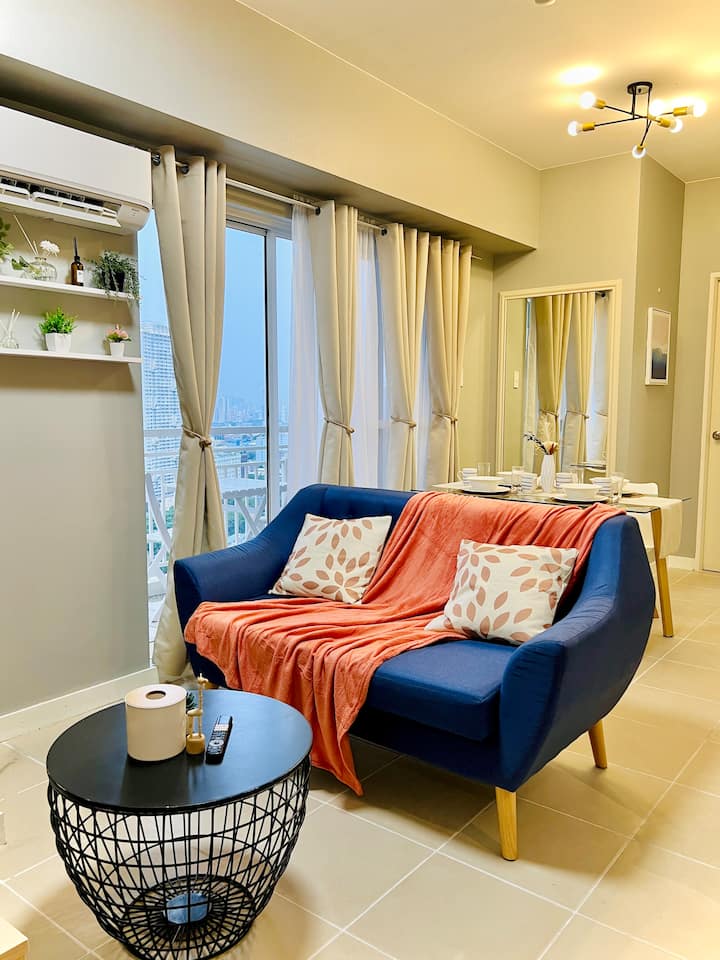 Unique 2-balcony Unit Near Cubao | Karaoke & Games - Marikina