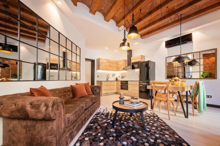 Acomodis • Groups • Up To 21 Guests • Ask For Info - Barcelona