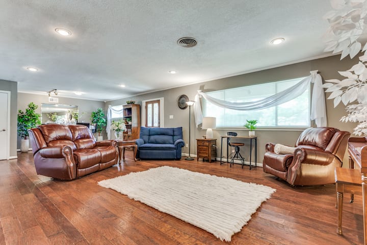 Dallas Fort Worth 5-bedroom Serene Escape - Fort Worth, TX