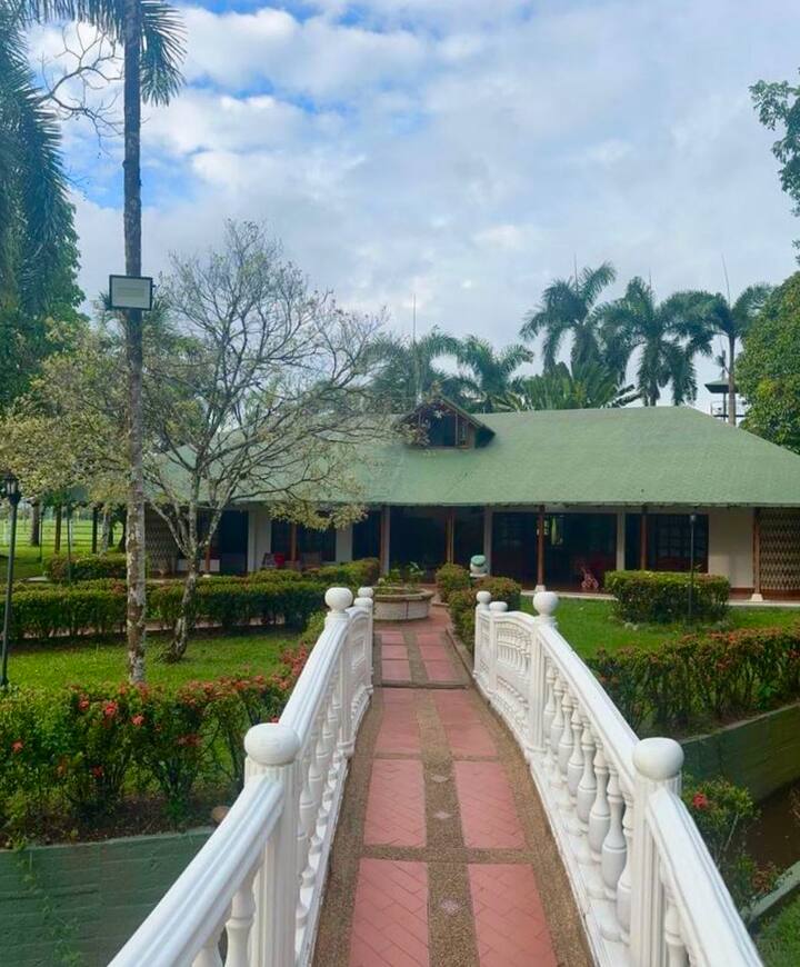 Hermosa Y Grande Finca Con Lago Privado - Cumaral