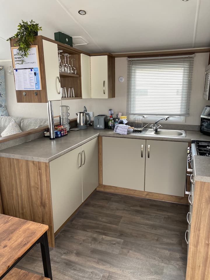 Lodge With Hot Tub (Extra)for Those Winter Nights - Abergele