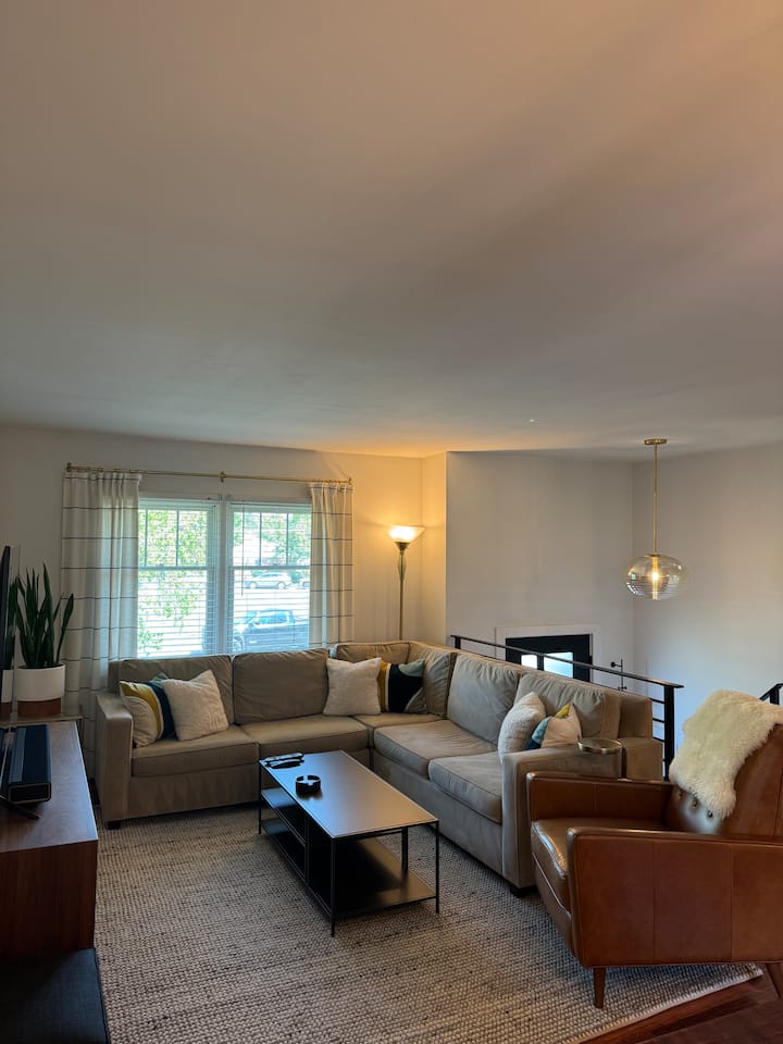 Walk To Track & Downtown! - Saratoga Springs, NY