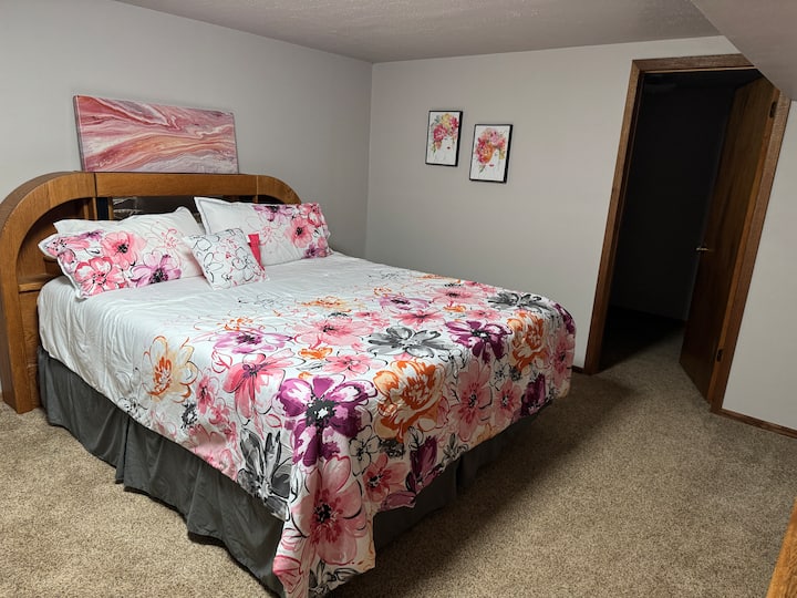 Beautiful, Safe Garden Level Apt - Rapid City, SD
