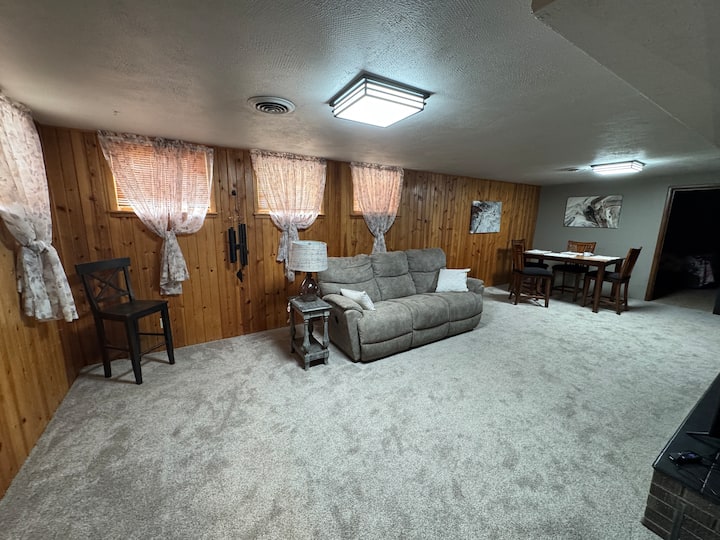 Beautiful, Safe Garden Level Apt - Rapid City, SD