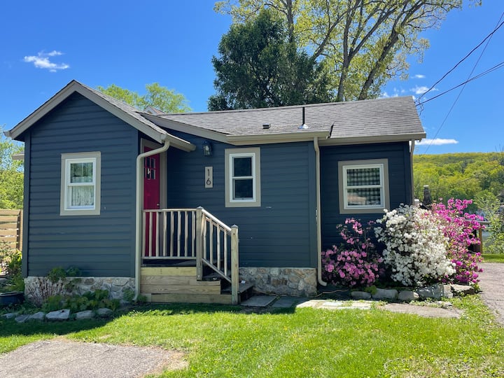 Cozy Lakeview Cottage - Rockland County, NY