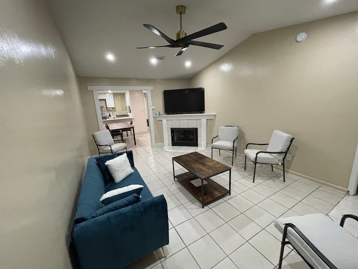 Near Fsu&famu • Fast Wi-fi + Workspace • Sleeps 7 - Tallahassee, FL