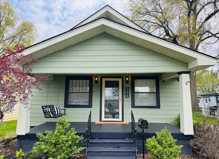 The Urban Bungalow - A Chíc Stay In The ‘05 - New Haven, IN