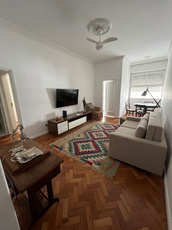 Copacabana, 2 Qtos, 4 Hóspedes. - Brazil