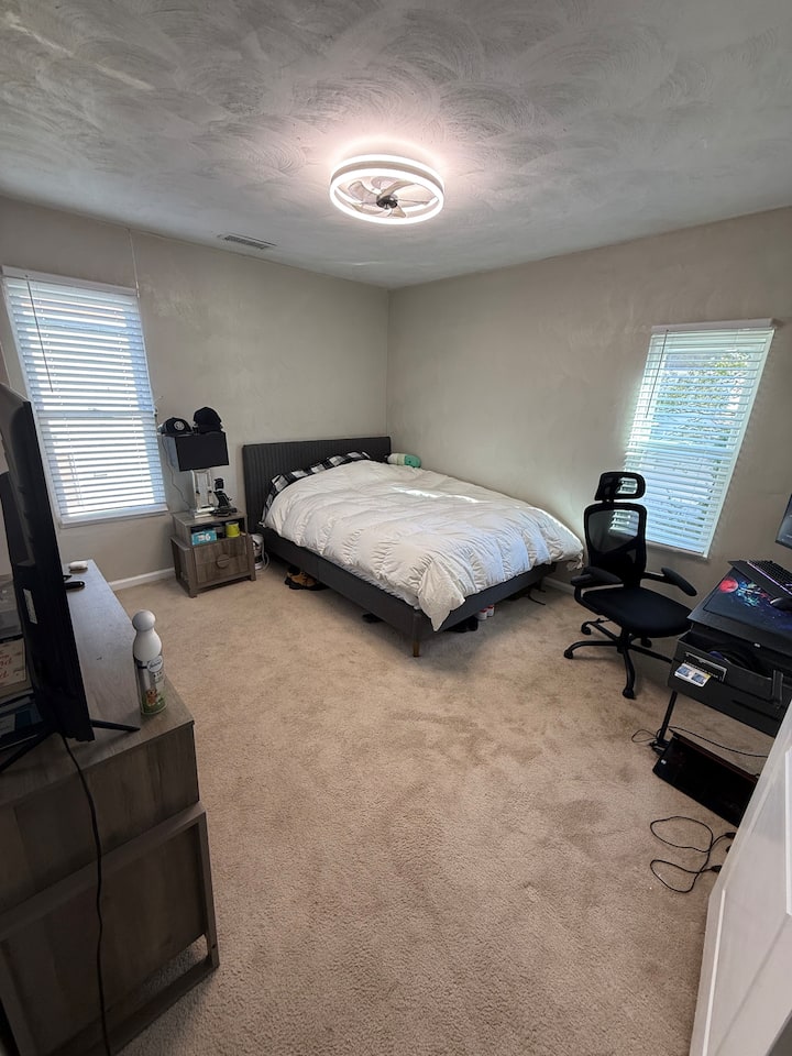 Room For Rent In Beautiful Home - Norfolk, VA