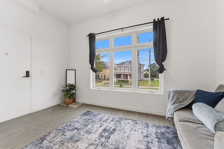 Modern Stay In Trendy Tremont | Near Downtown - Cleveland, OH