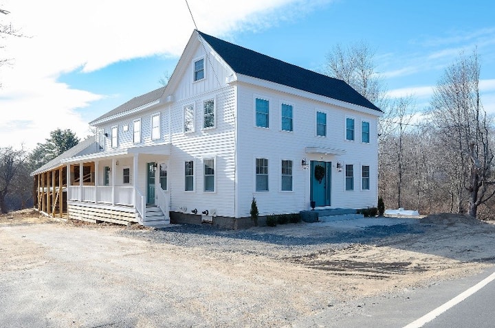 Remodeled 1790 Farmhouse! - Dover, NH