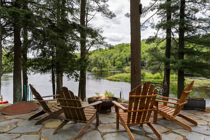 Berkshires Waterfront Getaway W/ Hot Tub & Kayaks - The Berkshires, MA