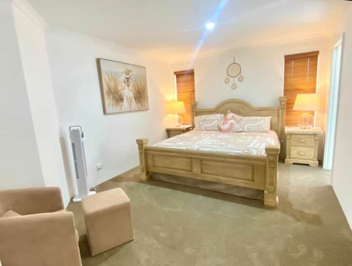 Marina Own Suite Retreat - 만두라