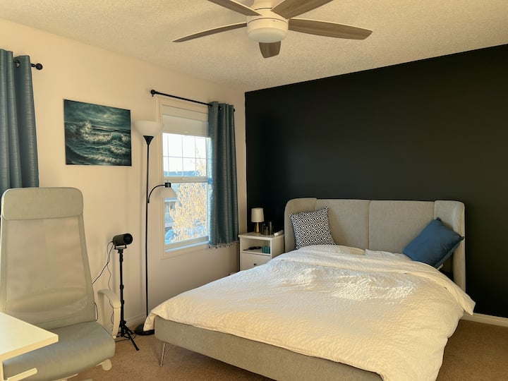 Long Stays | Primary Bedroom And Ensuite Bathroom - Airdrie