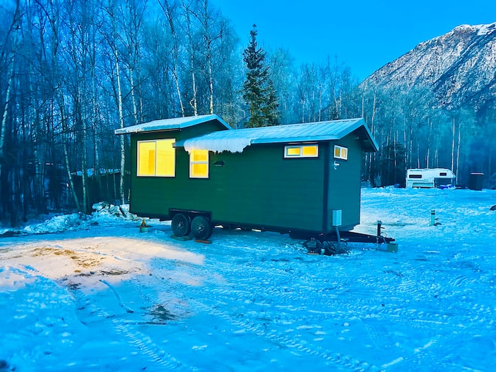 Tims Tiny House At Bear Mountain - Anchorage, AK