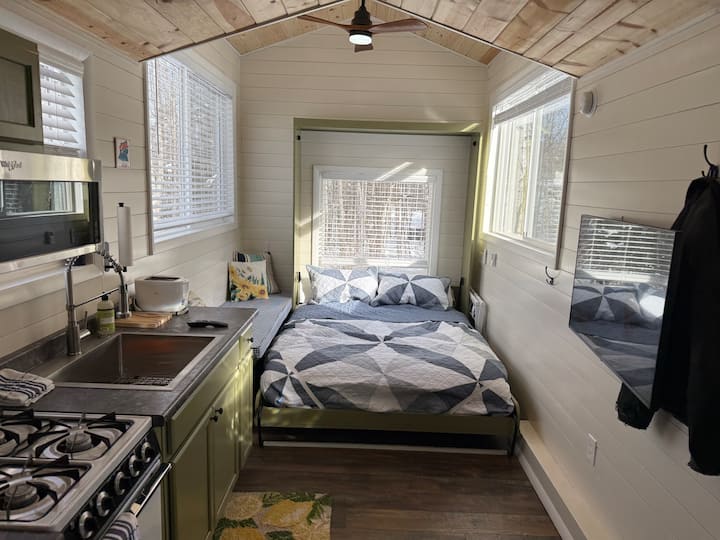 Tiny Home Bear Mountain Clean-cute-comfortable - Anchorage, AK