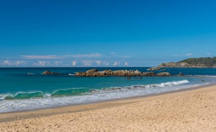 Beachside Retreat - 2 Bed - Pet Friendly - Coffs Harbour