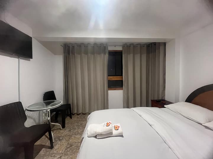 W. Room - Aguas Calientes