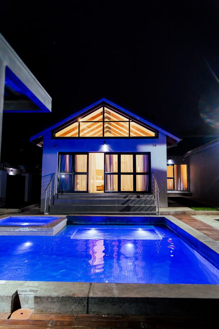 Luxury Retreat In Borrowdale - Zimbabwe