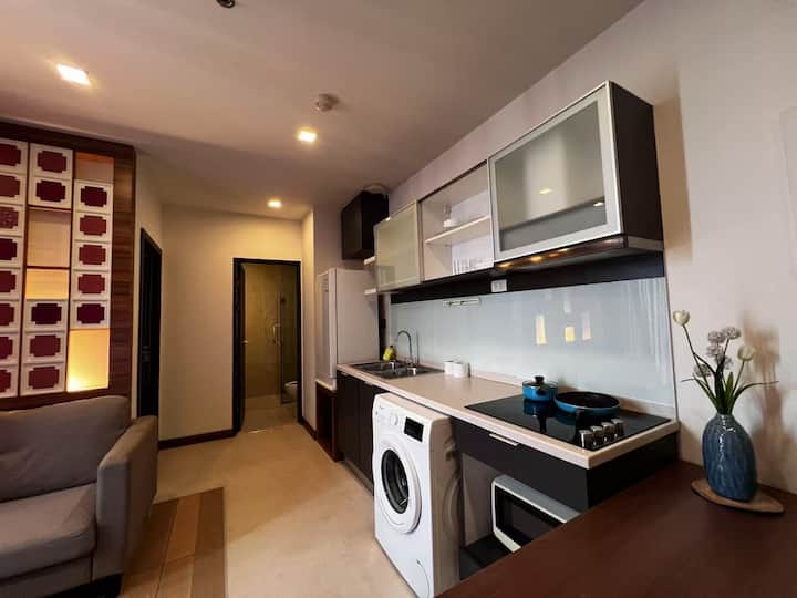 清迈市区Astra 豪华公寓两卧室，毗邻香格里拉大酒店，步行可至长康路夜市，市中心位置，健身房，泳池 - Chiang Mai