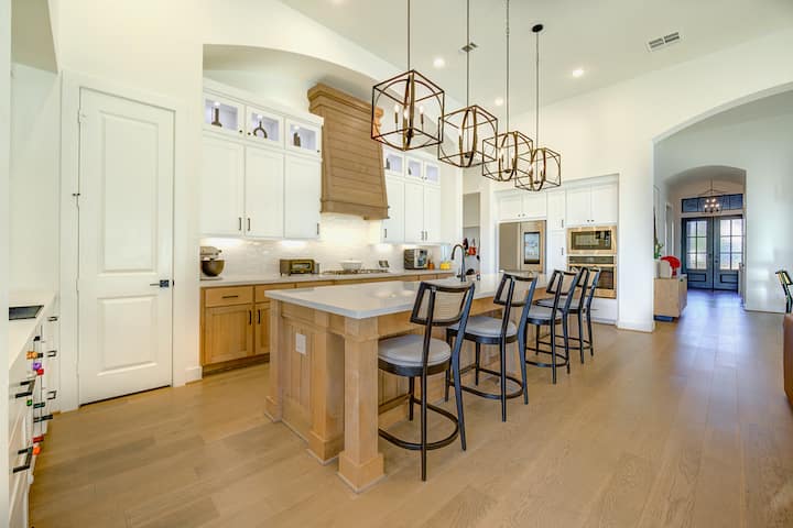 Luxurious 4br Lake-lot Home | Long Stays Welcome - Katy, TX