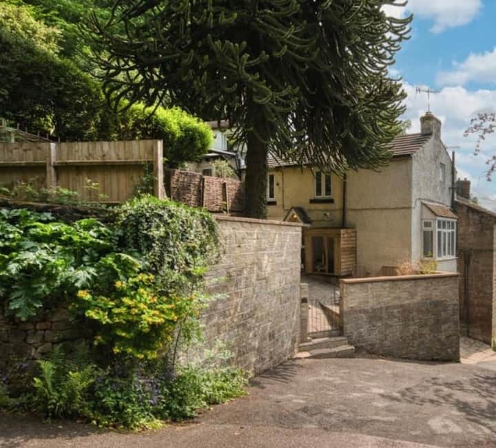 Monkey Puzzle Cottage - Matlock