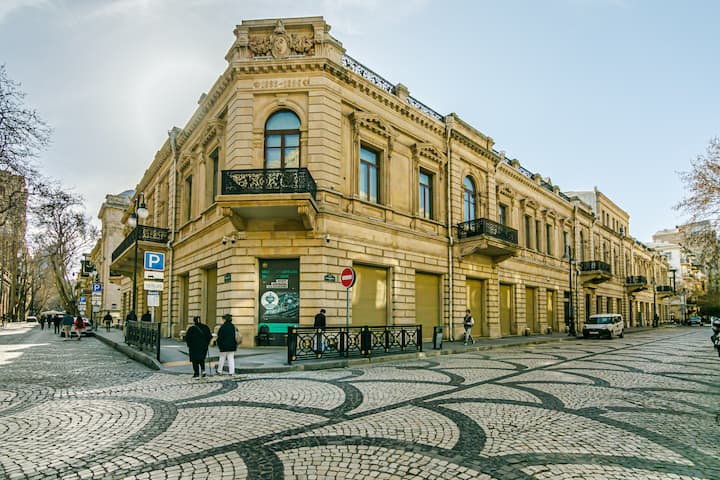 Central Apartment Midtown - Baku