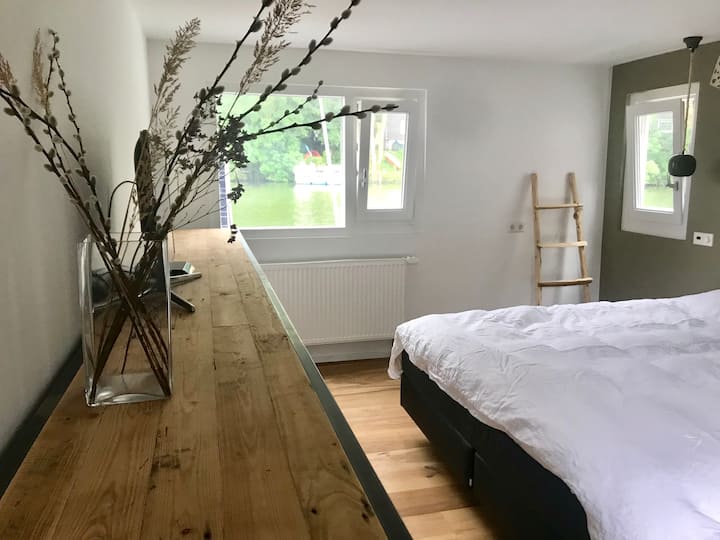 Family Houseboat In The East Of Amsterdam - Amsterdam