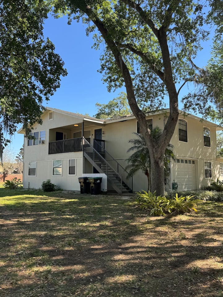 Upstairs Cottage Room By Airport - Orlando