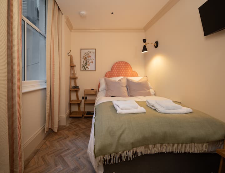 Petite Elegant Notting Hill Studio - London