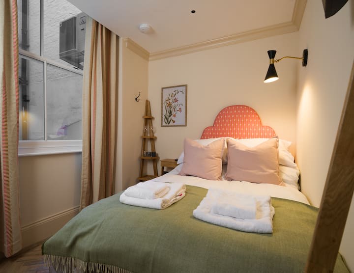Petite Elegant Notting Hill Studio - London