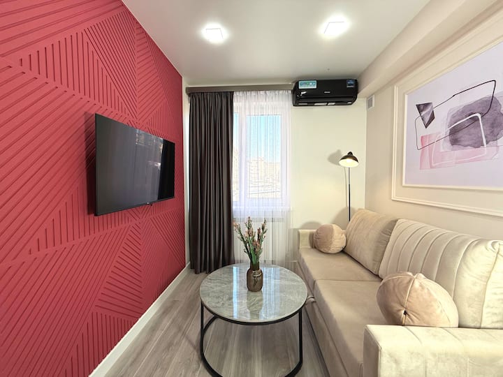 #7 Saryan Street- Modern Red Apartment - Yerevan