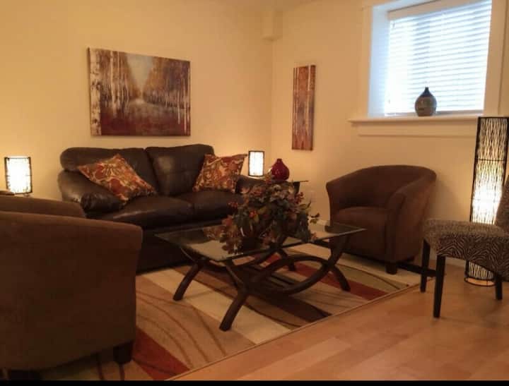 Quiet & Cozy Historic Suite - Lethbridge