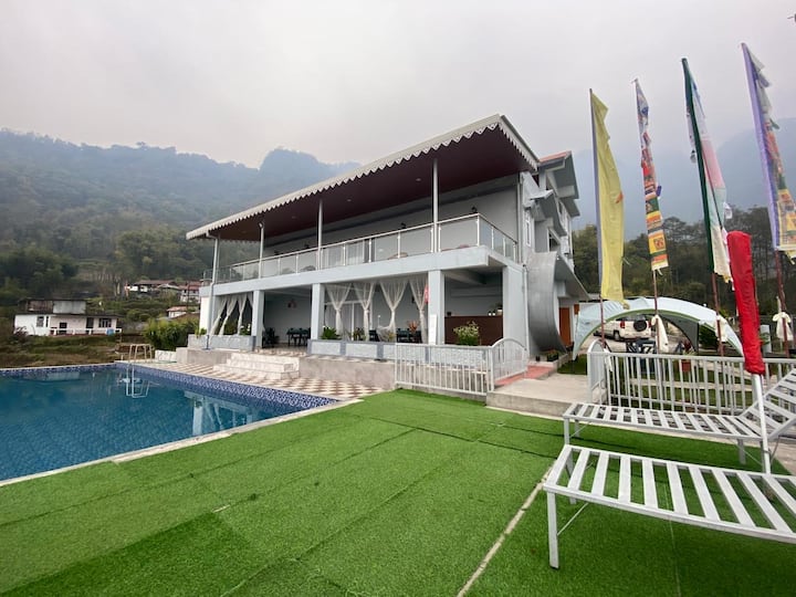 Hilltop 6br Villa Pool Lawn Bonfire Mountain View - Sikkim