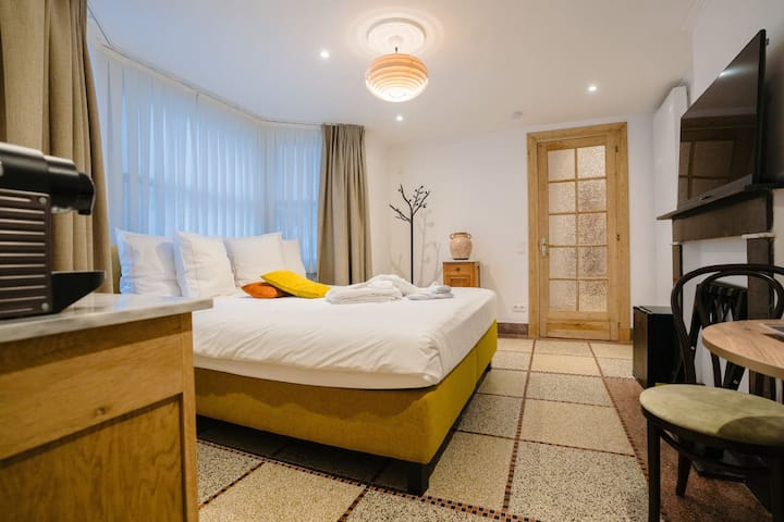 Tranquil Heritage Retreat In Ostend - Ostende