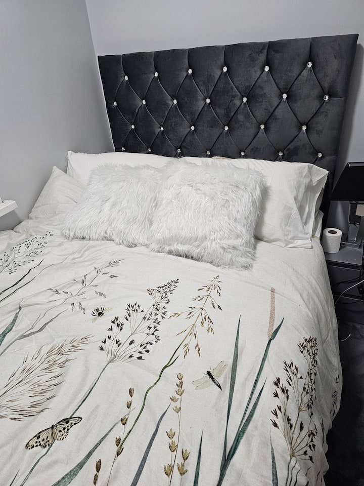 A Large And Beautiful Ensuite. - Manchester